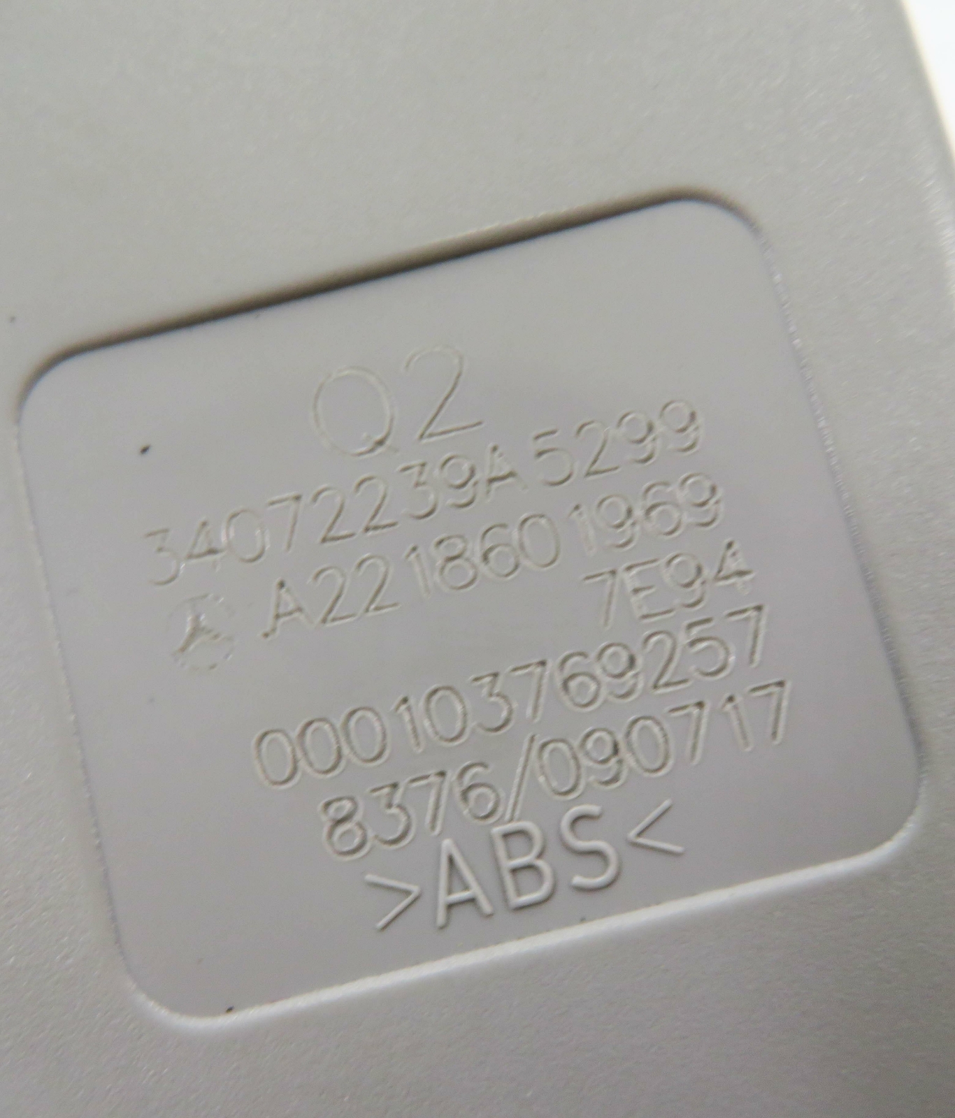 2011 MERCEDES S550 Left Seat Belt Buckle Driver Side Black 2218601969 ...