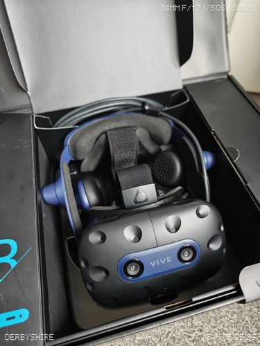 HTC Vive Pro 2 - VR Headset Full Kit System - Very little use with Box ...