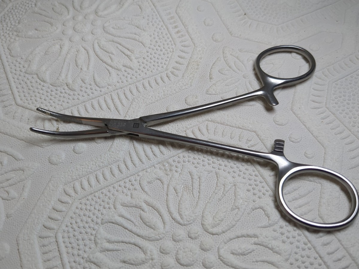 Kelly Hemostatic Forceps Hemostatic Forceps Kelly Courbe A/G 20cm