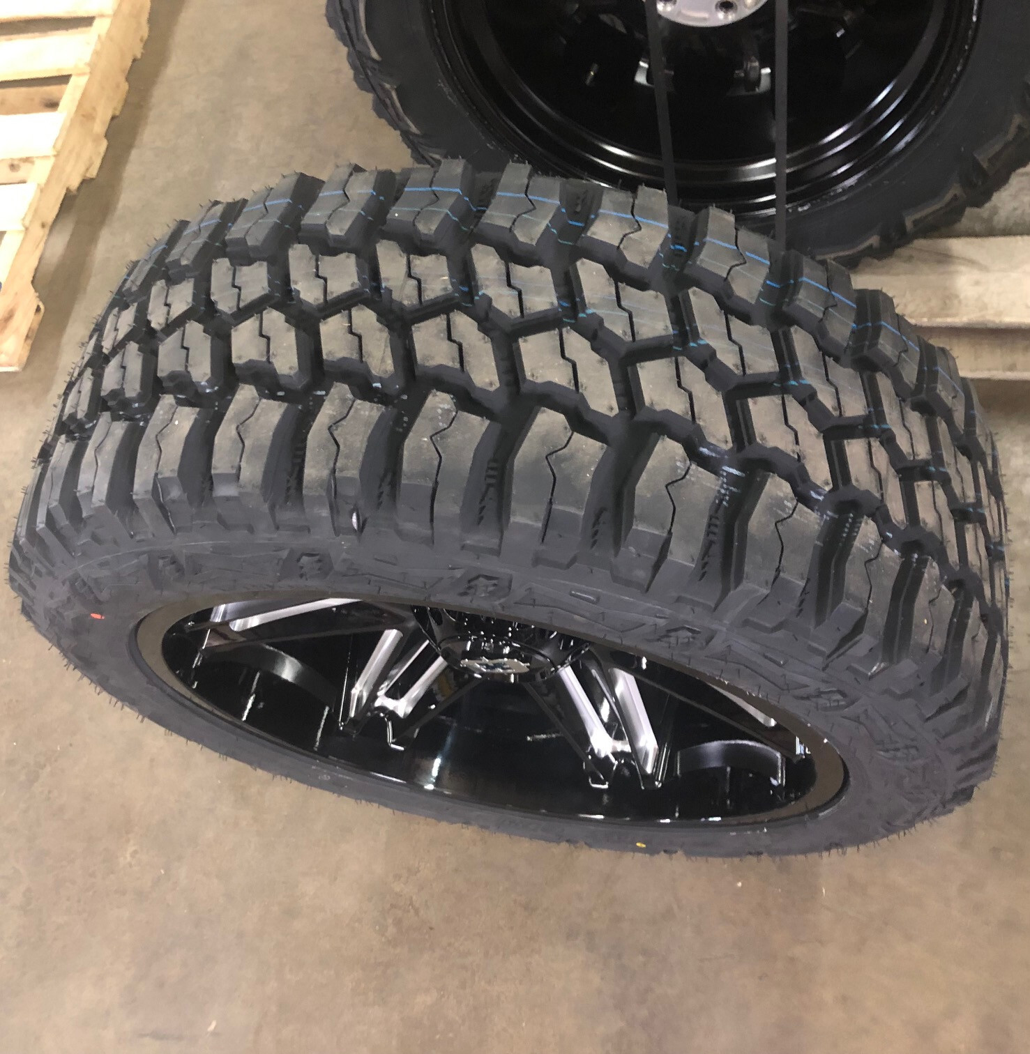 22x10 Vision Razor Black Wheels 33" MT Tires Package 8x170 Ford Super ...