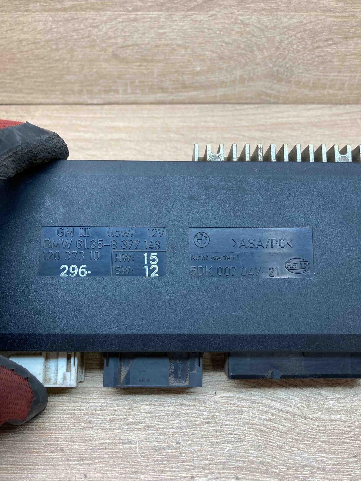 8372143 5DK007047 Hella BMW E38 E39 Série Corps Contrôle Module Raccord ...