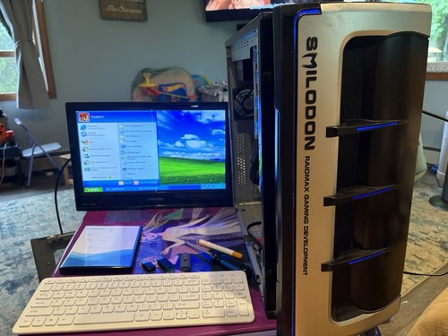 Windows XP gaming pc, 8gb Ram, AMD Quad Core, AMD Radeon HD 7700, Has ...