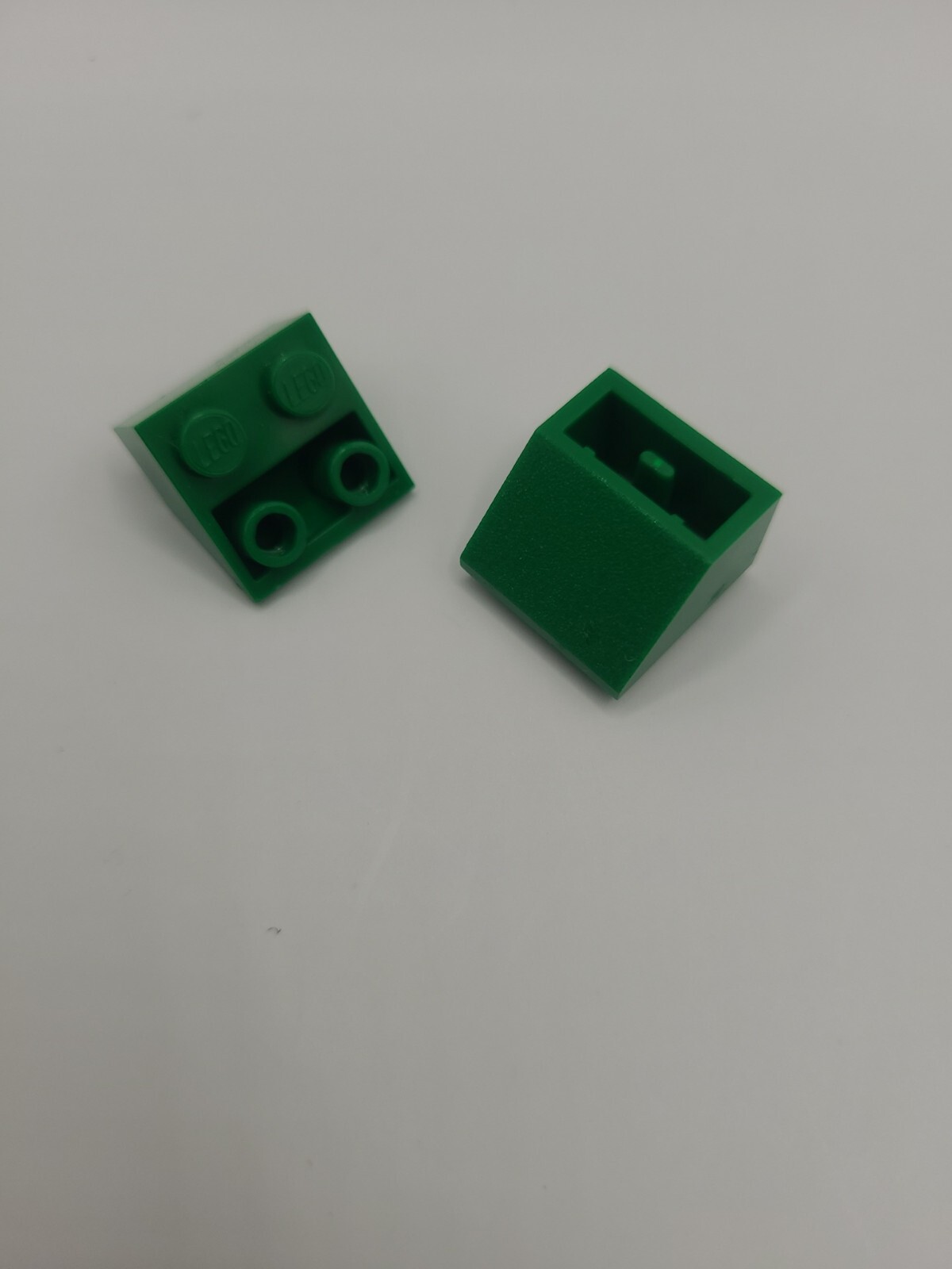 Lego Lot of 2 Green 2x2 Inverted Slopped Brick, Castle Top, 3660 (028 ...