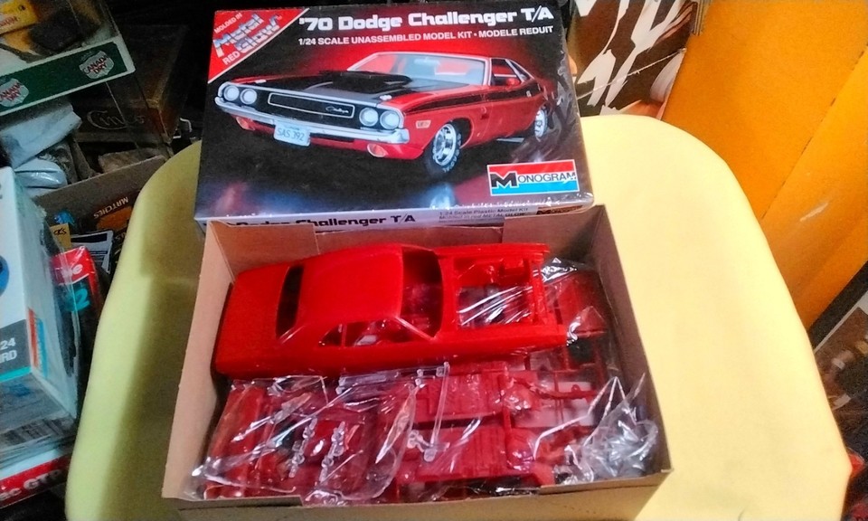 Monogram # 2214 1970 Dodge Challenger T/A 1/24 Scale Open Box Complete ...