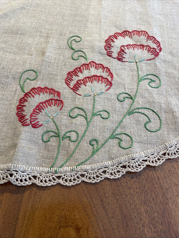 Gorgeous Vintage Tablecloth Embroidered w/ Red Poppies. Crocheted Edge ...