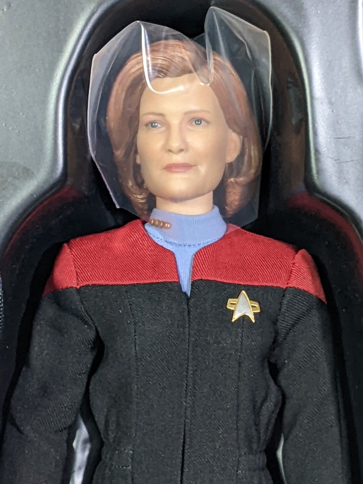 EXO-6 Star Trek Voyager Captain Kathryn Janeway 1/6 Scale Figure NCC ...
