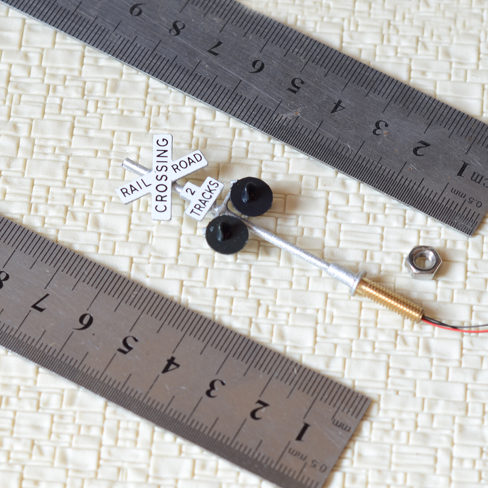 2 x HO scale railroad grade crossing LED signals 2 tracks + 1 flasher ...