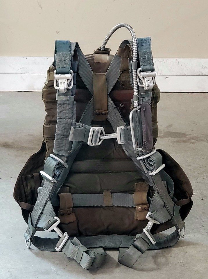 Military Parachute, Military Parachute Harness, Military Pilot Back ...