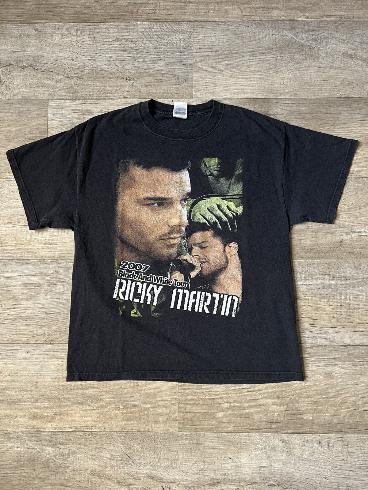 Ricky Martin black and white tour shirt - Gem