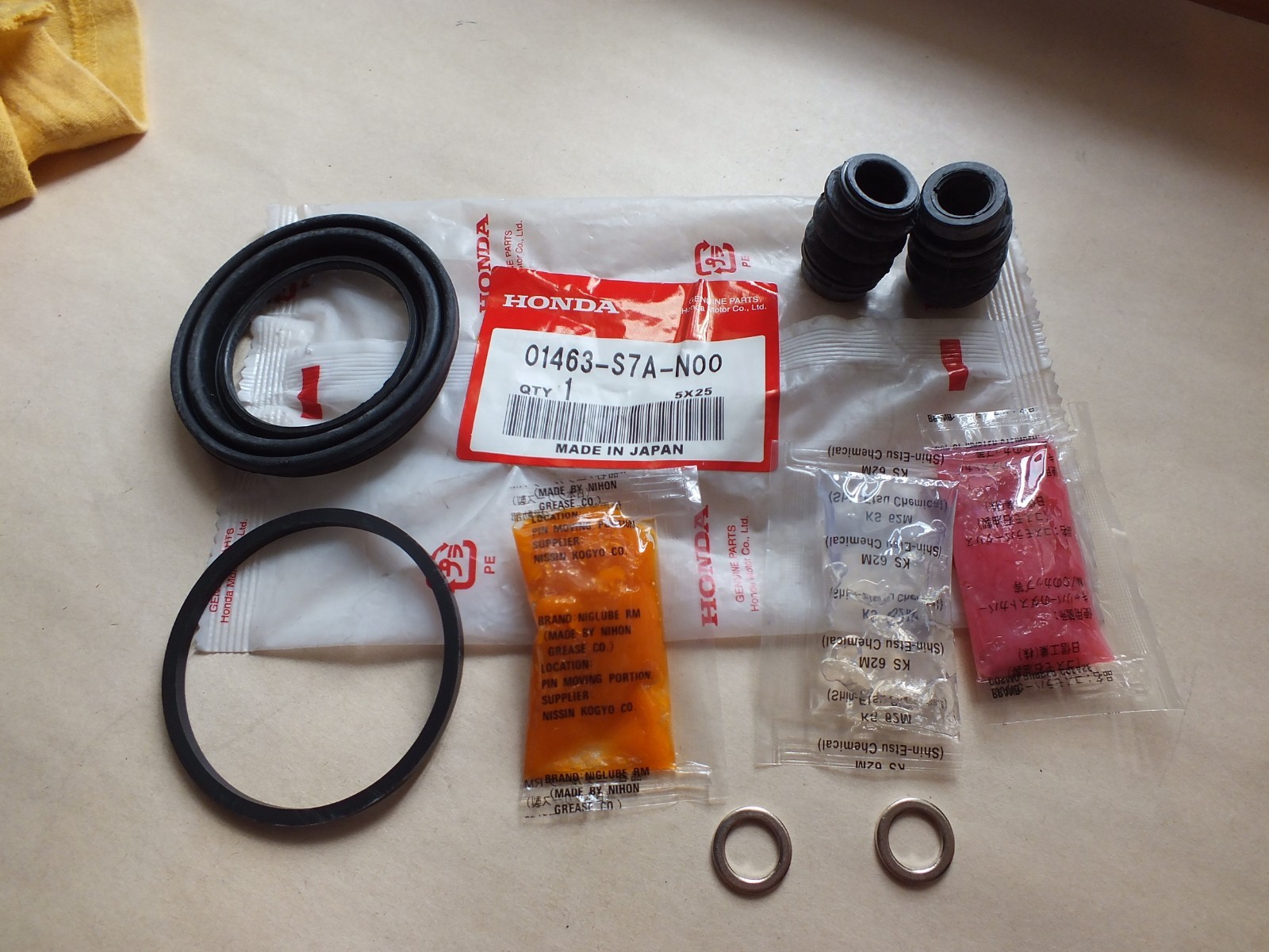 Genuine Honda Civic 4dr 06-07 Brake caliper seal set 01463-S7A-N00 A96 ...