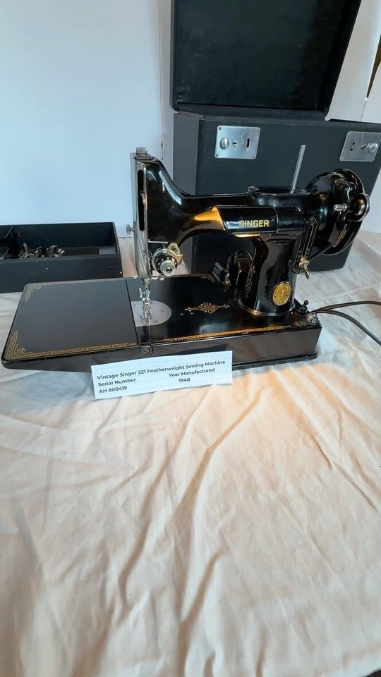 Singer Featherweight 221-1 1948 Sewing Machine Case Pedal Tested Works ...