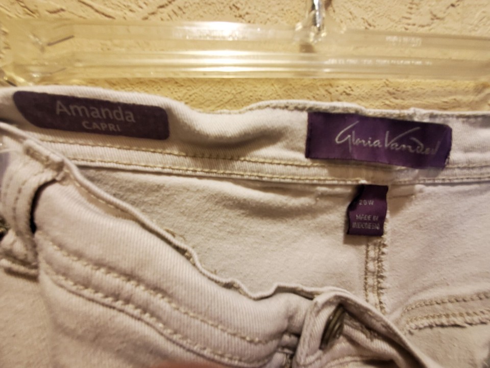 Womens Gloria Vanderbilt Amanda Stretch Capris. Size 20W. 17" Inseam ...