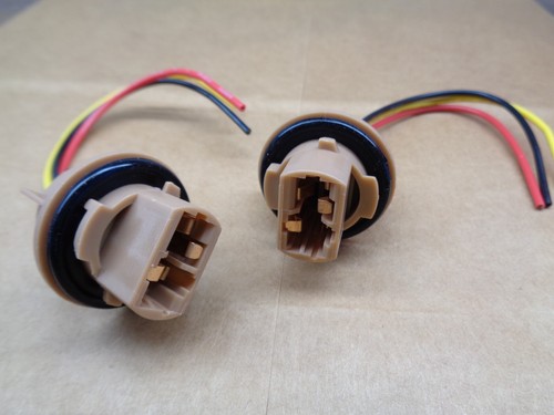 UNIVERSAL TURN SIGNAL SOCKET 3 WIRE BEIGE USES 12 V DC T-20 PACK OF 2 ...