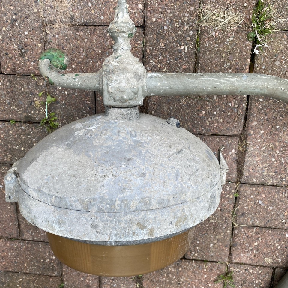 AC Ford AC 888 Swan Neck Cast Iron Street Lamp with swan neck bracket ...