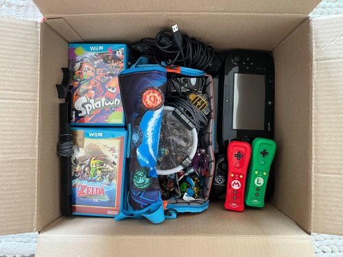 Nintendo Wii U 32GB Black Console Bundle w/ 19 Games, Controllers ...