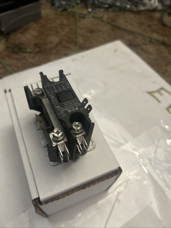 C25CNB125T Eaton / Cutler Hammer Contactor - 25 Amp / 1-1/2 Pole / 24V ...