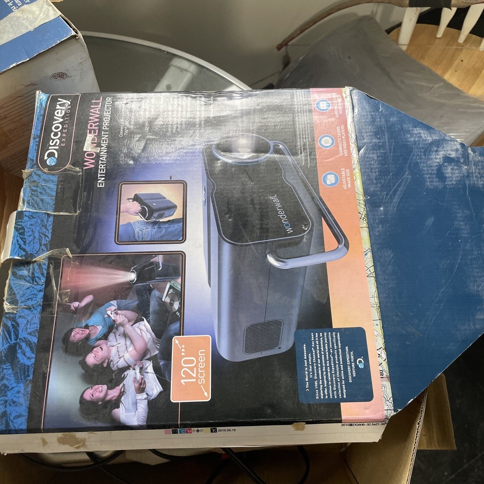 LCD Projector 120" Screen Built In Speakers Discovery Wonderwall ...