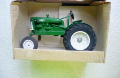 Oliver 440 1:16 Scale Diecast Farm Tractor Collector Edition Model by ...
