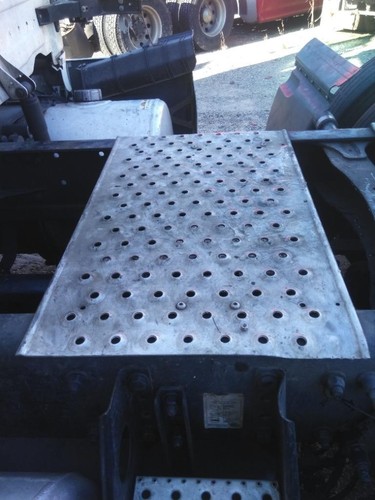 FREIGHTLINER CASCADIA 125 DECK (CATWALK) STEP 3566409 | eBay