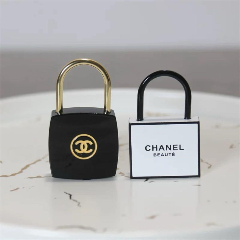 CHANEL Chanel La Collection Keychain Padlock 2024 Novelty 3x5cm Black ...