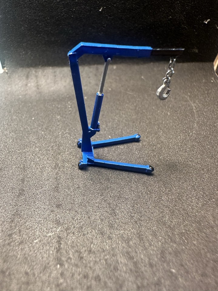 Diorama 1/64 Car Engine Hanger Model Garage Repair Tools Scene Model ...