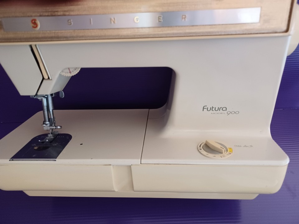 1974 Singer Futura Model 900 Sewing Machine ~Pedal, Accessories, Manual ...