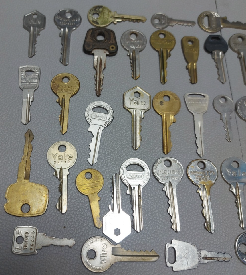 Old Keys Bundle 55x Vintage & Modern Key Job Lot Yale / Ross / Curtis ...