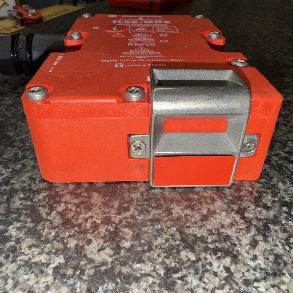 ALLEN BRADLEY 440G-T27177 E GUARD MASTER SAFETY INTERLOCK SWITCH 24V ...