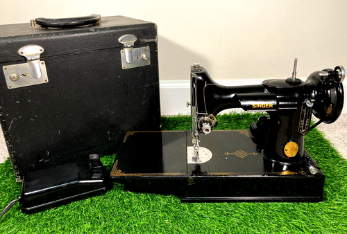 Singer Featherweight 221-1 Sewing Machine with Case - 1948 "AH" Series ...