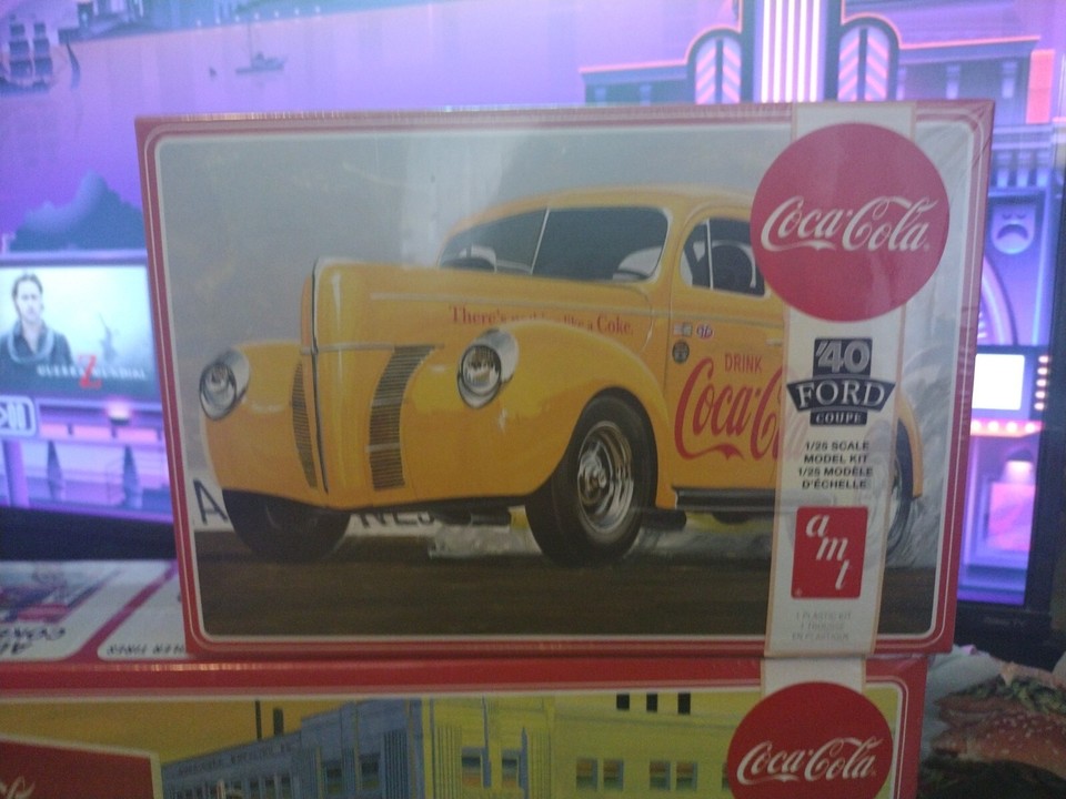 AMT 1109 1:25 Fruehauf Beaded Van Semi Trailer. AMT COCA COLA 1940 FORD ...