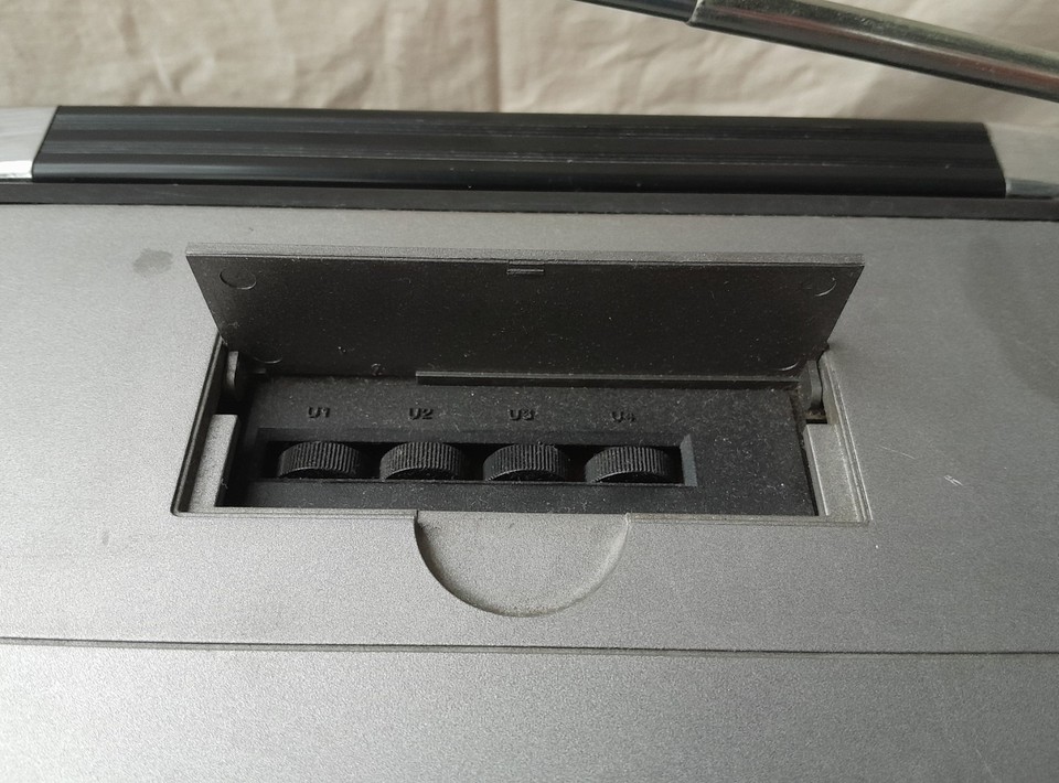 UNIVERSUM SENATOR SUPER STEREO 8800 Quelle Ghettoblaster 80er Jahre ...