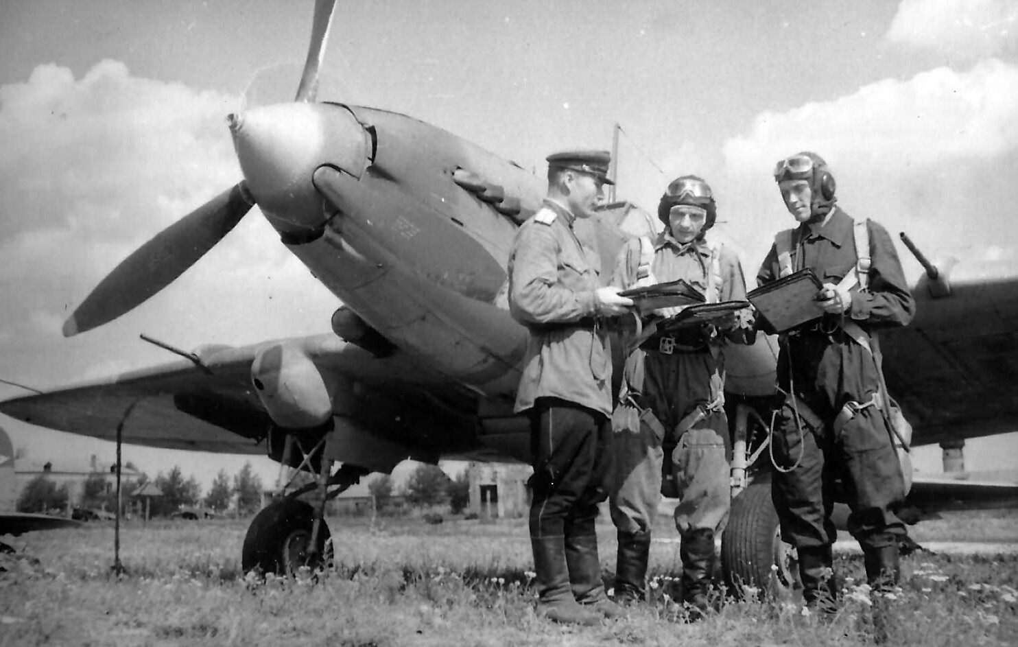 WW2 WWII Photo Soviet IL-2 Sturmovik Fighter Pilot Brief World War Two ...