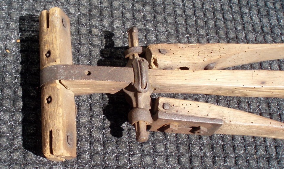 DUTCH HUNTING ARTIFACT ?? RARE PRIMITIVE ANTIQUE MECHANICAL YOKE ...