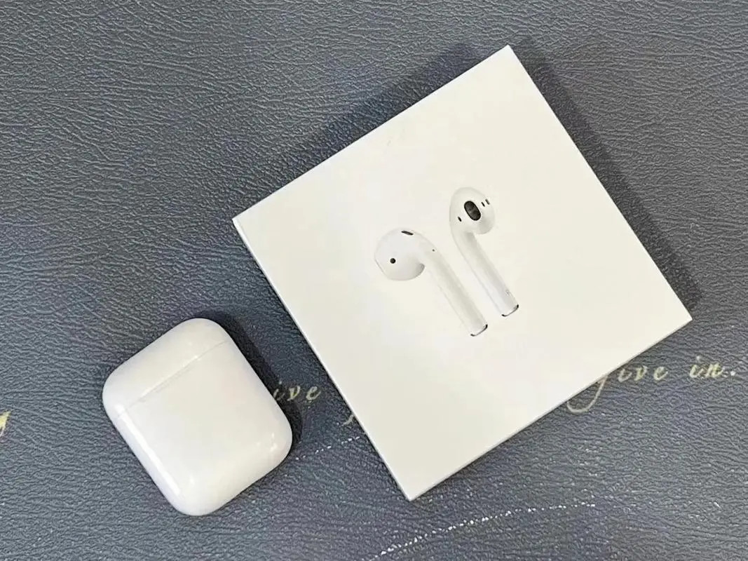 APPLE AirPods 2nd Generation With Earphone Earbuds & Wireless Charging ...