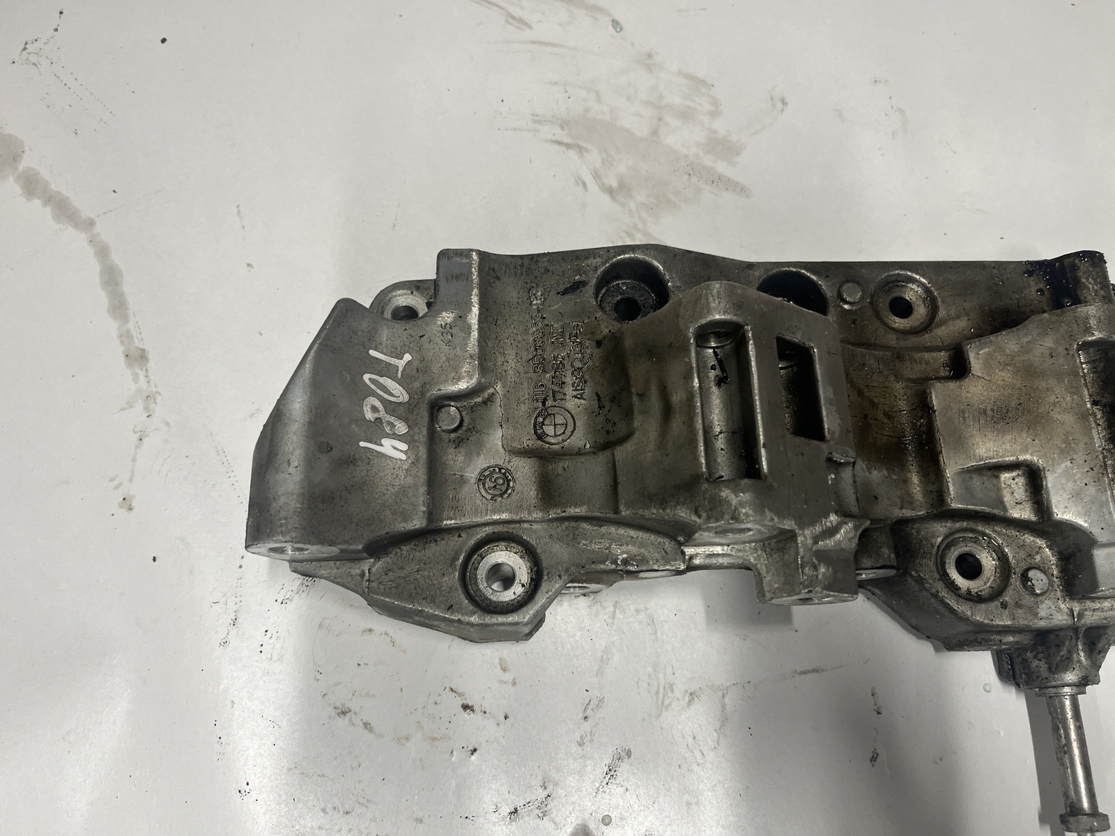 BMW X5 F15, F85 2016 Alternator bracket 8506863 11168506863 8506863-06 ...