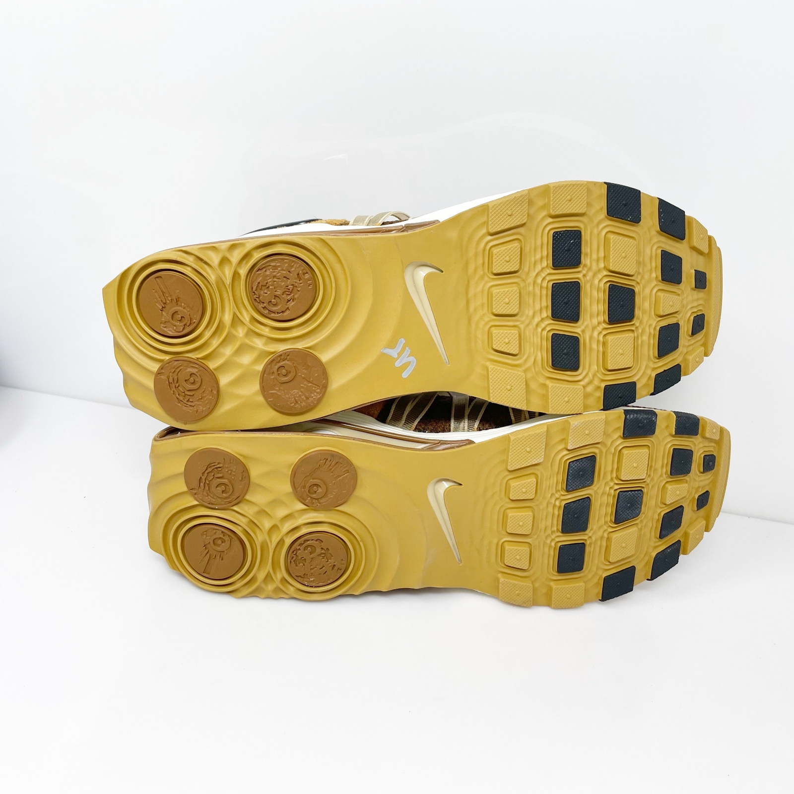 Nike Mens Shox Gravity AR1999-701 Gold Running Shoes … - Gem