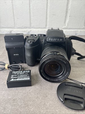 Fujifilm FinePix HS30EXR 16MP Digital Bridge Camera - Black - Working ...