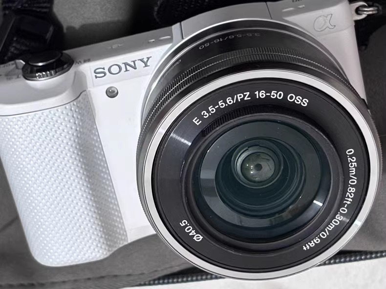 Sony Alpha A5000 20.1 MP Flip Screen Mirrorless Camera with PZ 16-50mm ...