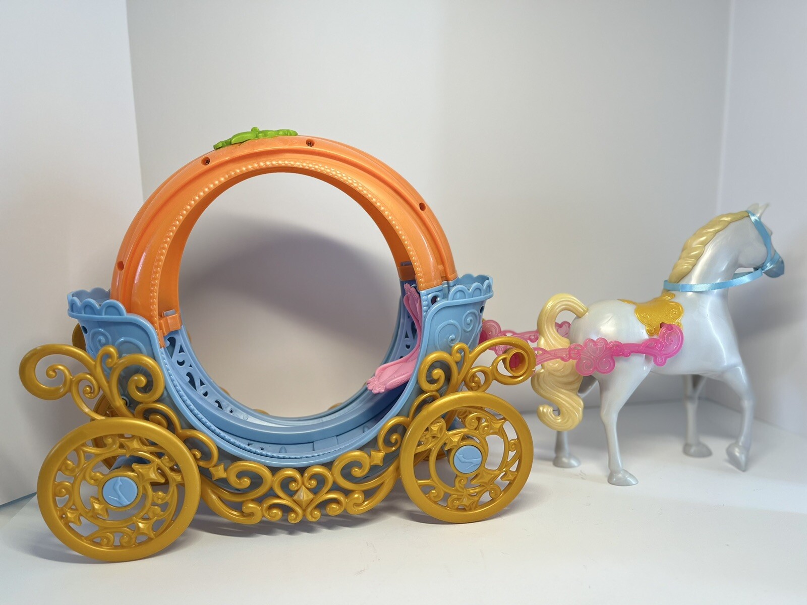 2015 Hasbro Cinderella Transforming Carriage with Horse & Disney Store ...