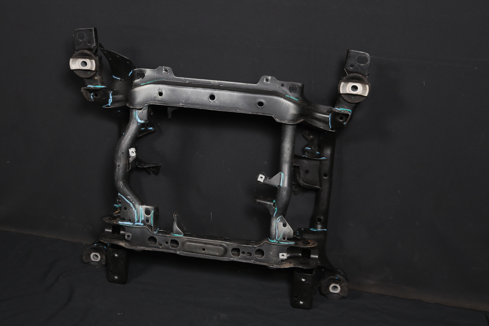 Mercedes W166 ML 500 Front Axle Carrier Engine Mount Axle A1663302300 ...