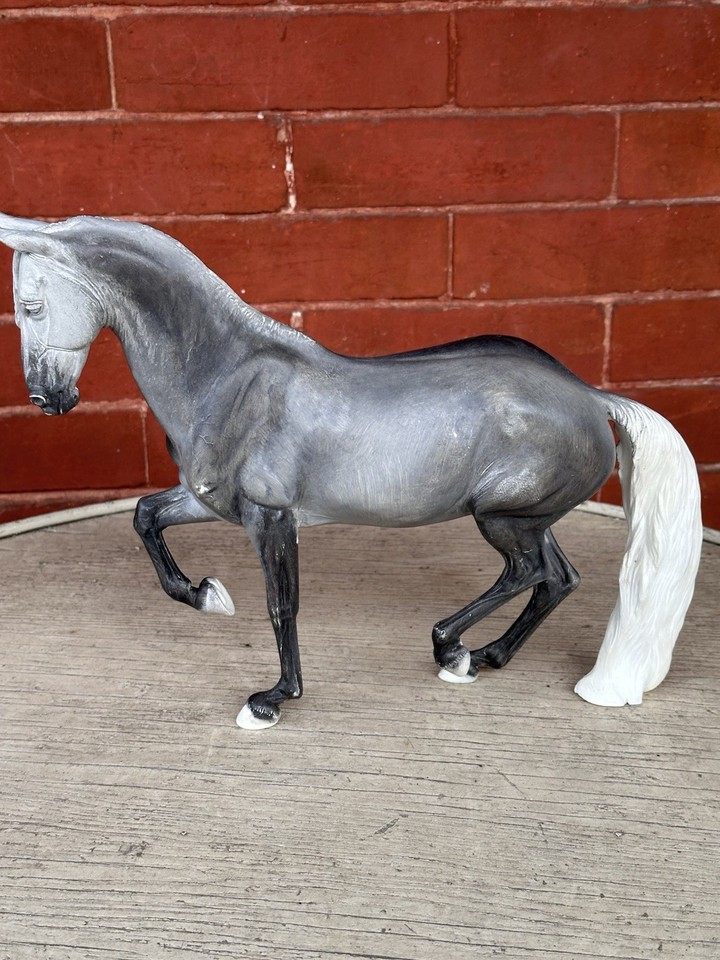 Artist Resin Lynn Fraley Cour Bella Ear Damage Body Model Horse ...