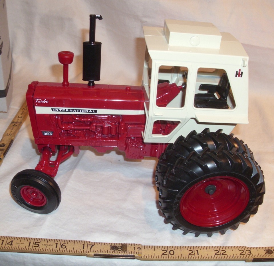 ERTL INTERNATIONAL MODEL 1256 FARM TRACTOR MODEL 1/16 1998 FARM TOY ...