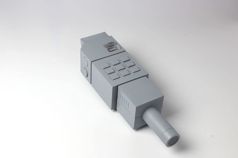 MPC Space MPC941 Space 1999 Stun Gun & Commlock 1/1 Scale Model Kit ...