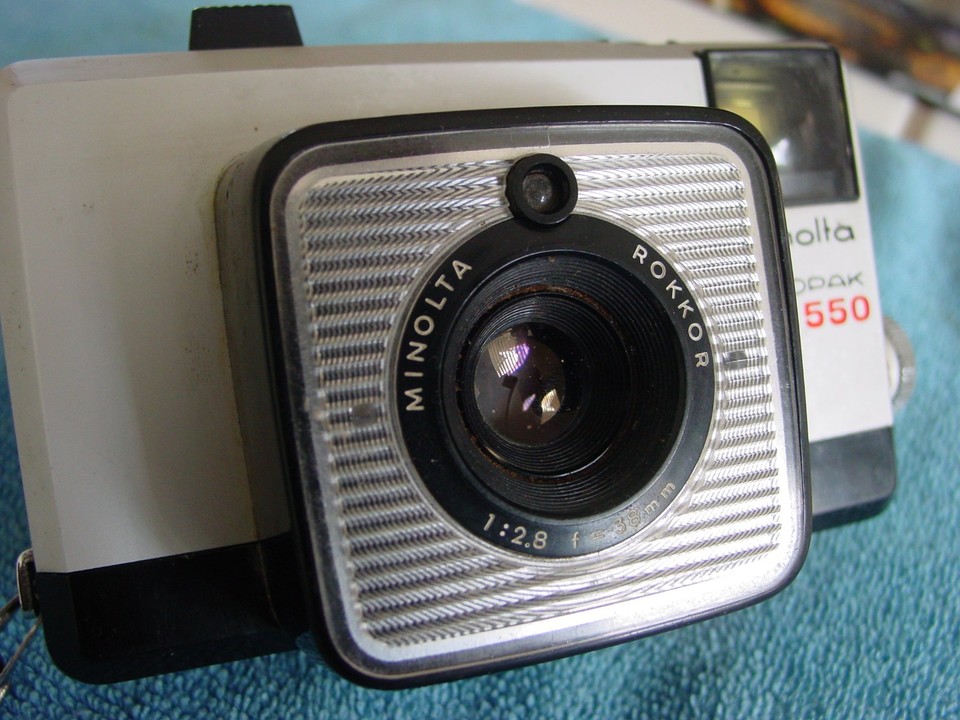 Vintage Minolta Autopak 550 Film Camera - Fully Automatic Exposure ...