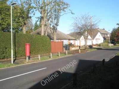Photo 6x4 Postbox in Cherry Tree Avenue Cowplain c2009 | eBay UK