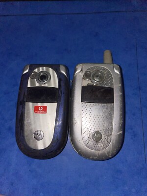 Motorola V500 and Motorola V550 - Early 2000s Retro Flip Mobile Phones ...