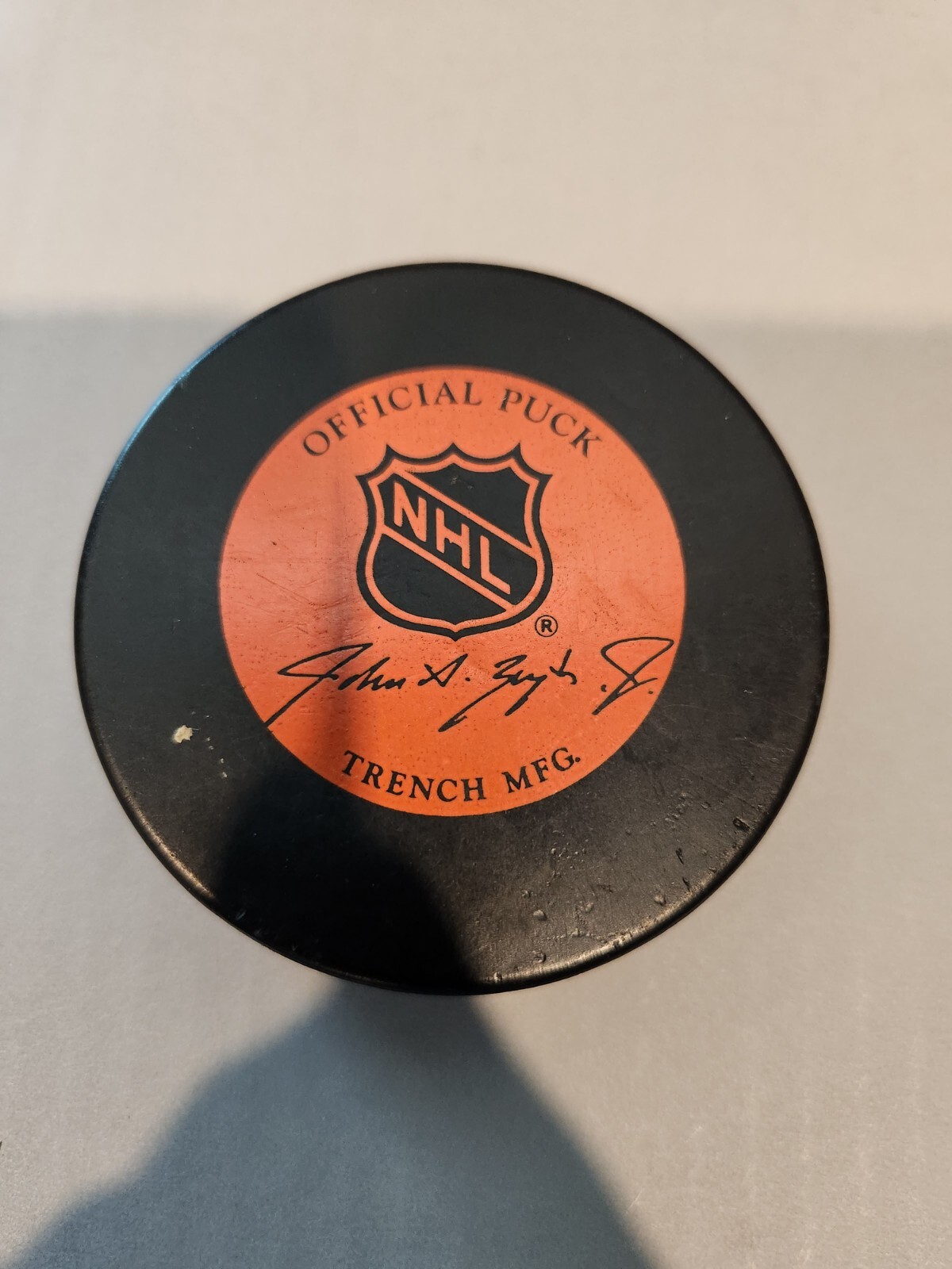 VINTAGE DETROIT RED WINGS NHL OFFICIAL GAME PUCK JOHN A. ZIEGLER TRENCH ...