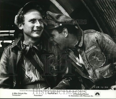 1970 Press Photo Alan Arkin & Art Garfunkel in "Catch 22" Movie ...