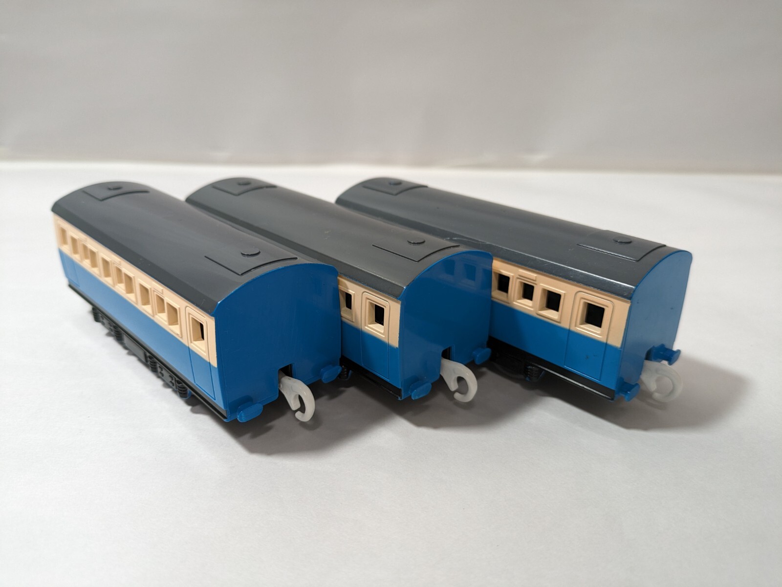 Thomas & Friends TOMY Plarail Trackmaster Blue Express Coach Set Train ...