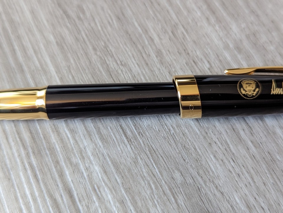 President Donald Trump Presidential Seal White House Issue VIP Gift Pen ...